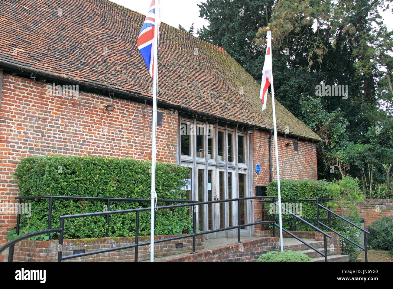 Brick barns hi-res stock photography and images - Alamy