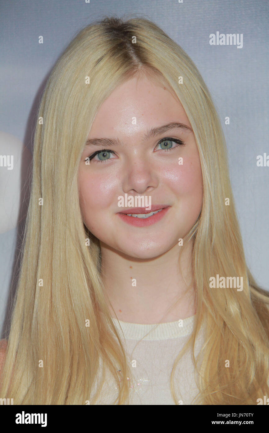 Elle Fanning 11222011 Super8 Blu Ray And Dvd Release Held At