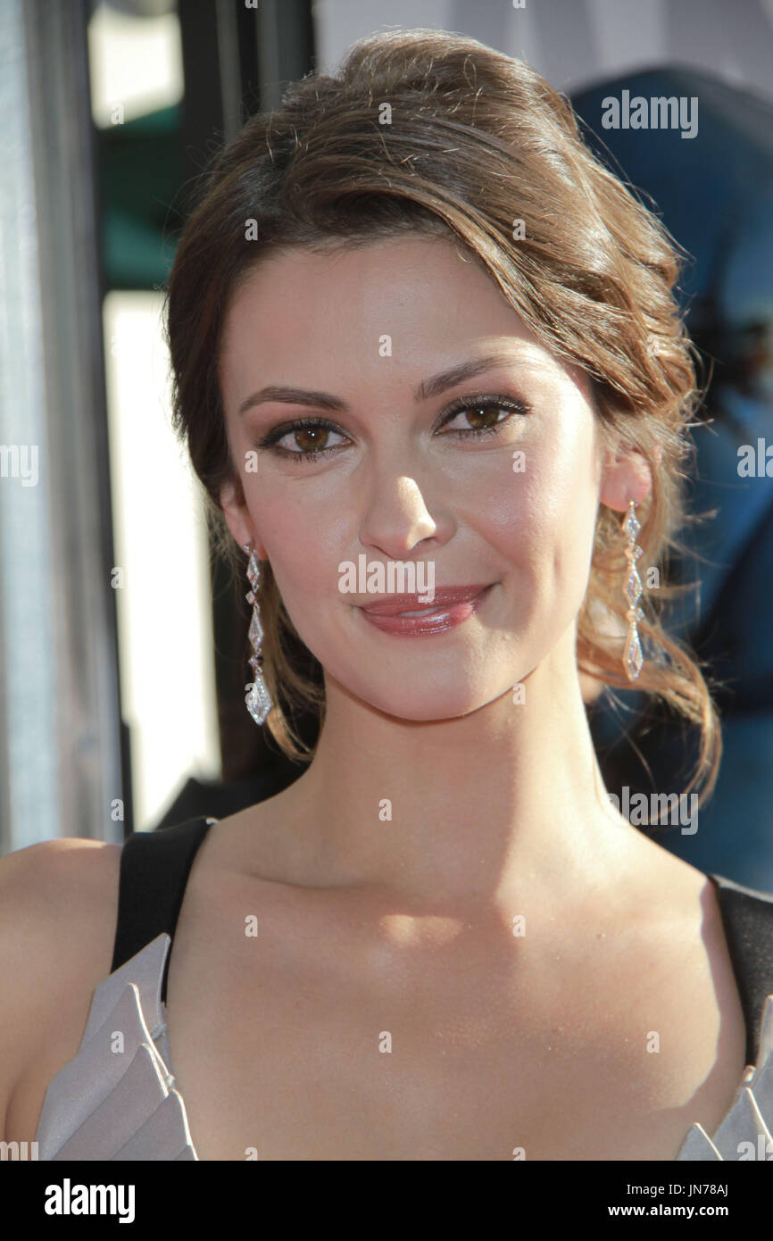 Olga Fonda 10/02/2011,Real Steel, premiere, Universal City Walk ...