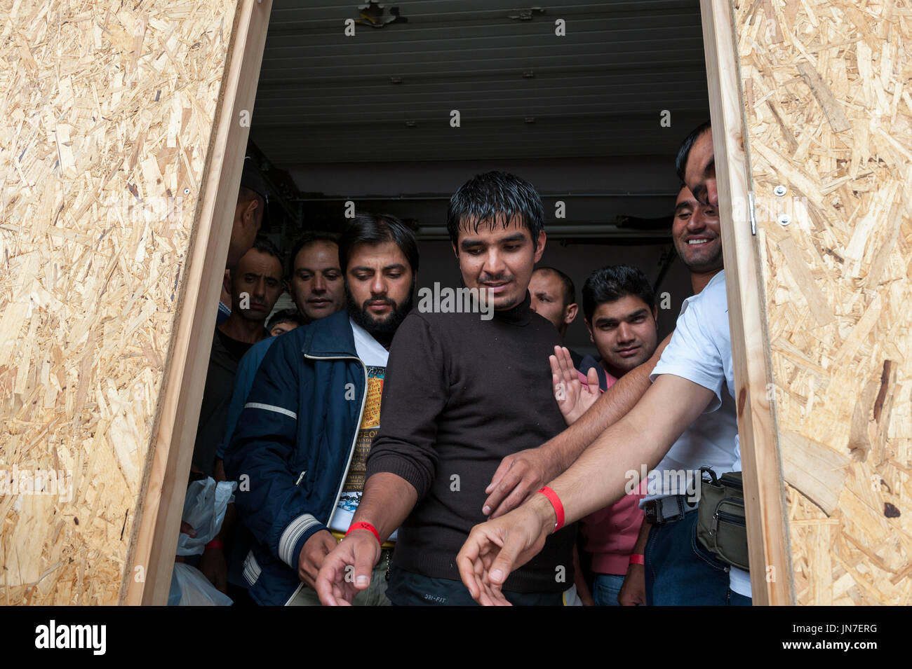 Registration refugee camp hi-res stock photography and images - Alamy
