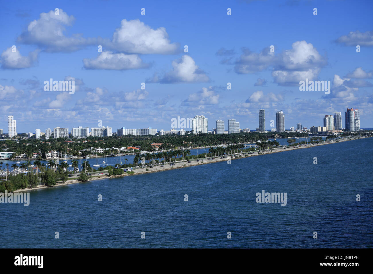 The Macarthur Causeway from Miami to South Beach Stock Photo - Alamy
