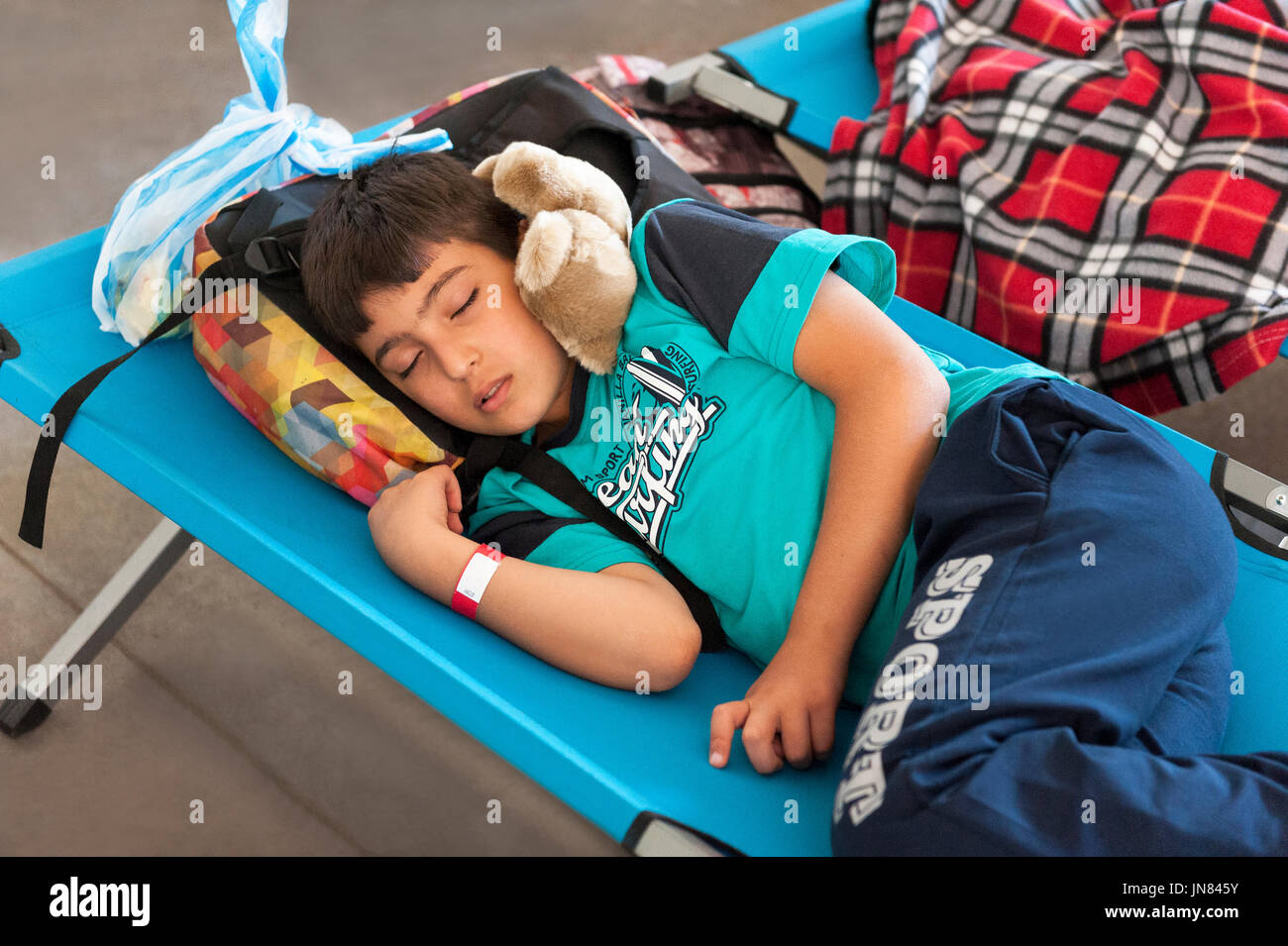 Syria refugee boy hi-res stock photography and images - Alamy