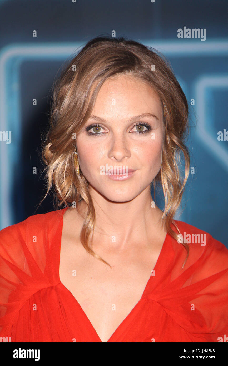 Beau Garrett 12/11/2010, "Tron Legacy" Premiere, El CapitanTheatre ...