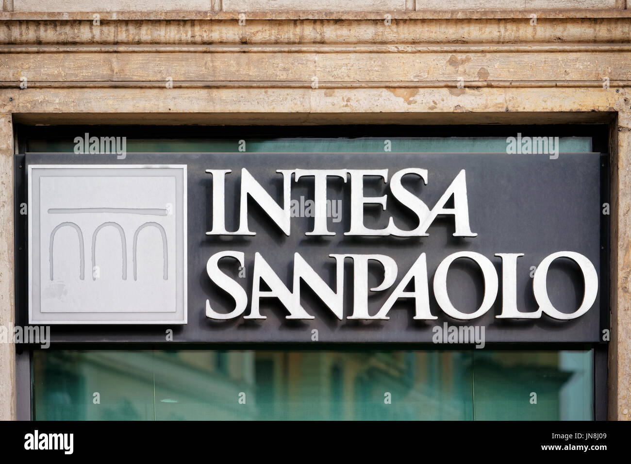 Intesa sanpaolo logo hi-res stock photography and images - Alamy