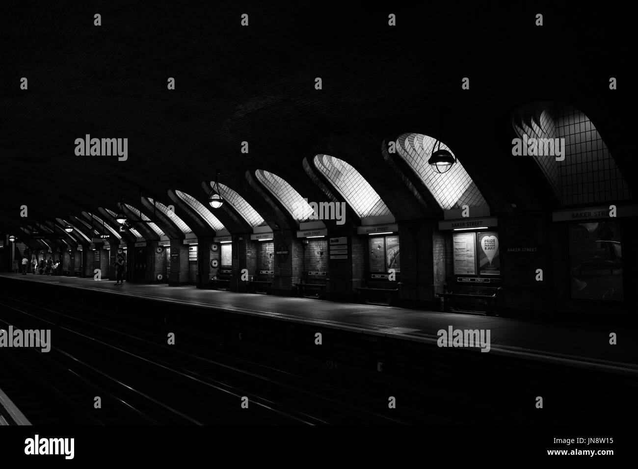 Circle underground line Black and White Stock Photos & Images - Alamy