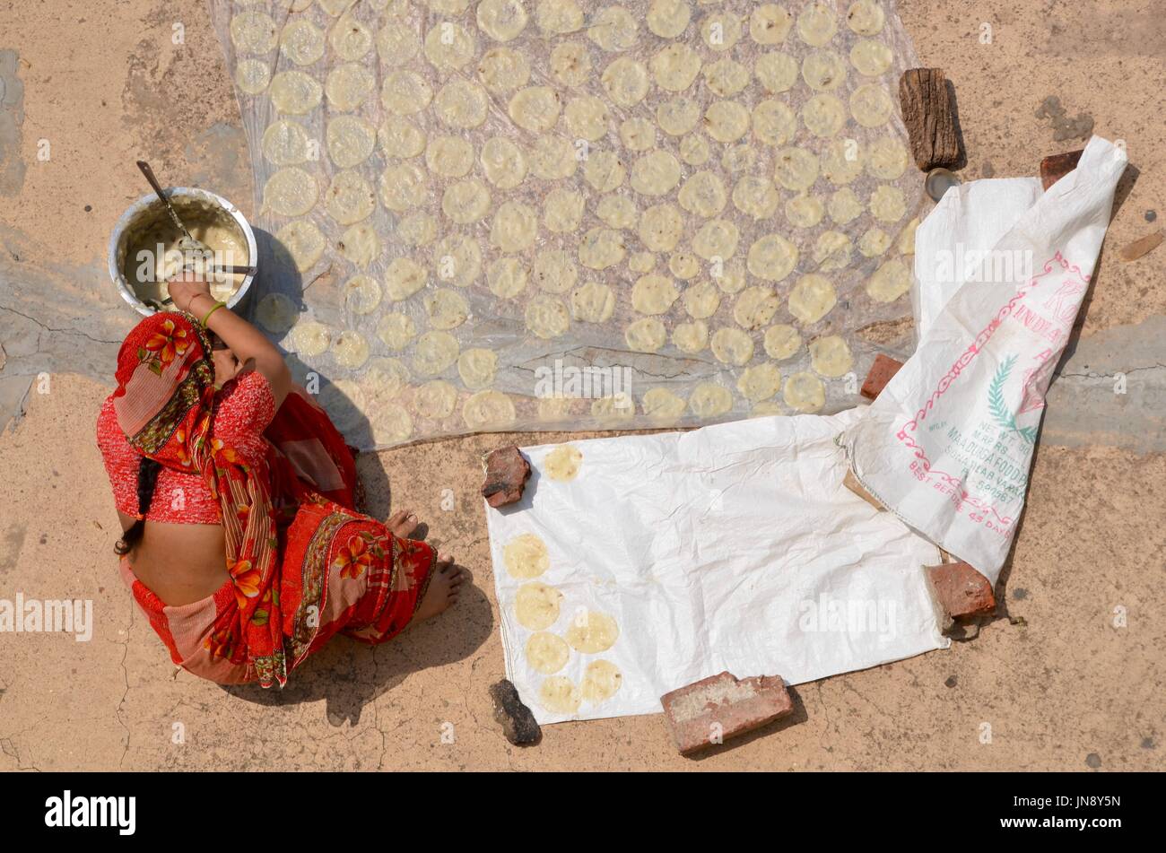 Poppadoms hi-res stock photography and images - Alamy