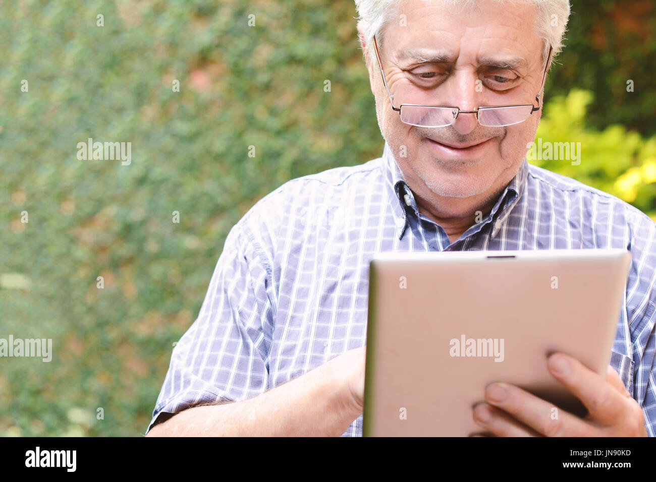 Portrait old man using hi-res stock photography and images - Alamy