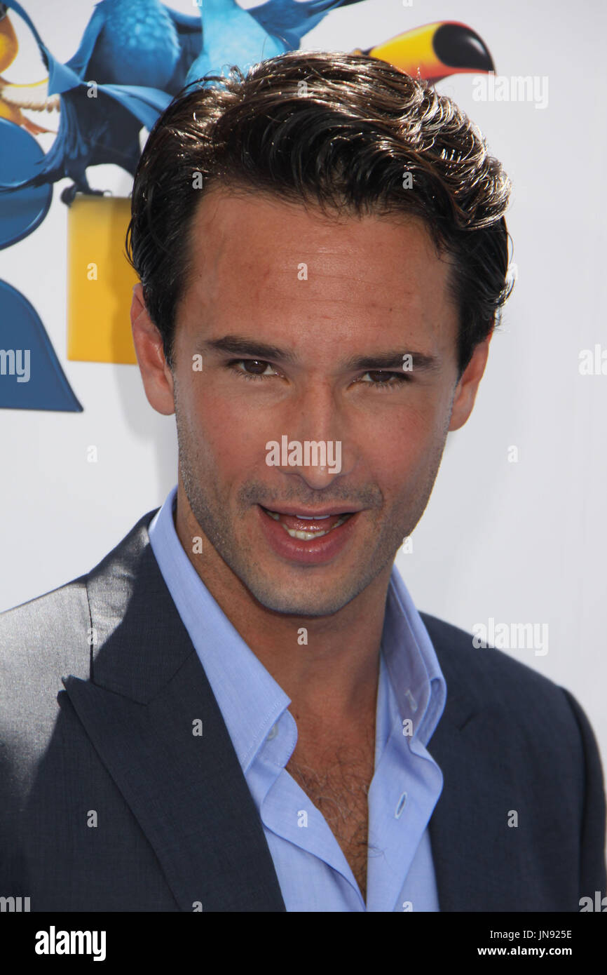Rodrigo Santoro 04/10/2011 "Rio" Premiere @ Grauman's Chinese Theatre ...