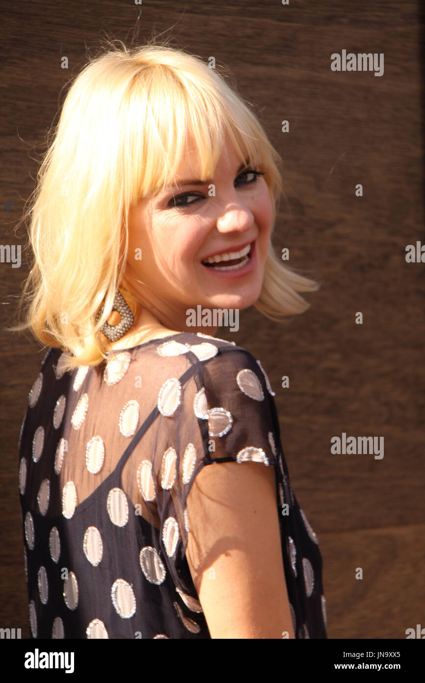 Anna Faris, 12/11/2010, "Yogi Bear" Premiere The Village Theater, Los ...