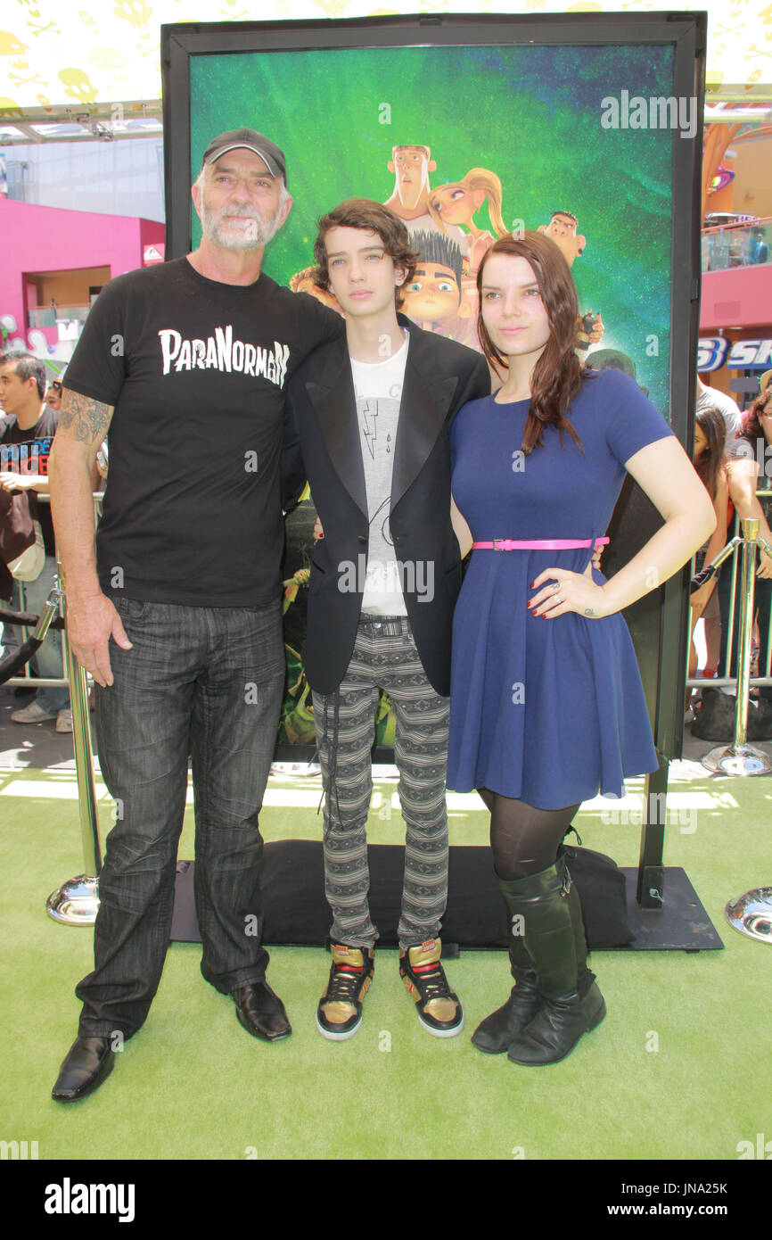 Kodi Smit-McPhee, Sianoa Smit-McPhee, Andy McPhee 08/05/2012 ...