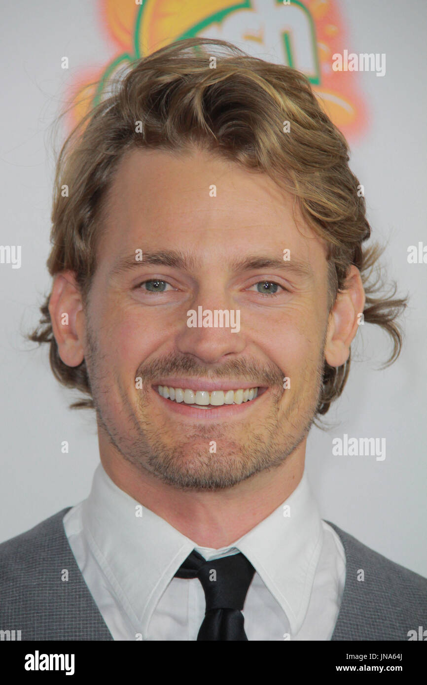 Josh Pence 10/25/2012 "Fun Size" Premiere held at Paramount Theater in ...