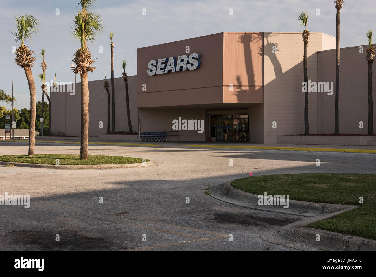 Sears Store at the Lake Square Mall Stock Photo - Alamy