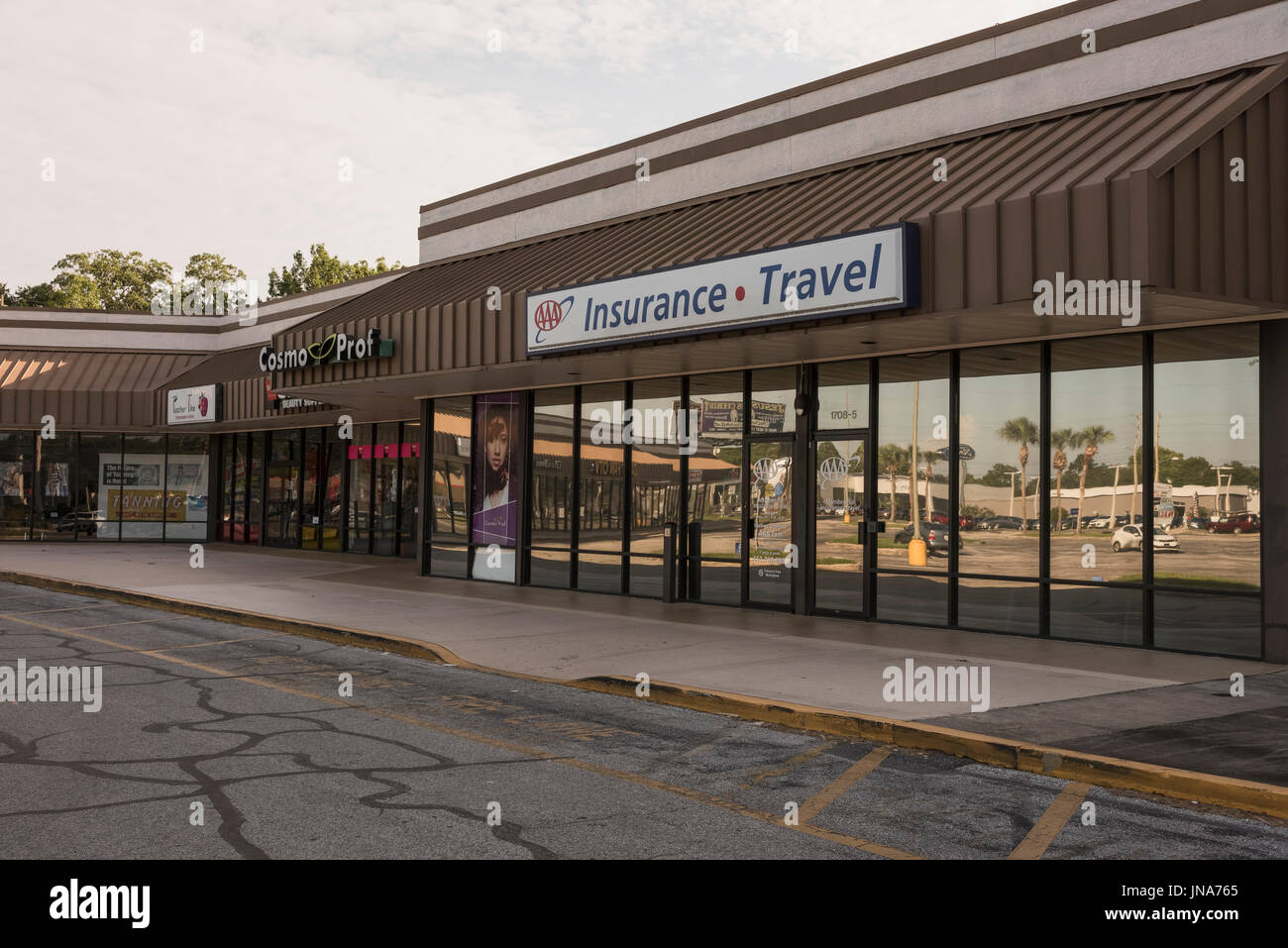 Aaa roadside assistance hi-res stock photography and images - Alamy