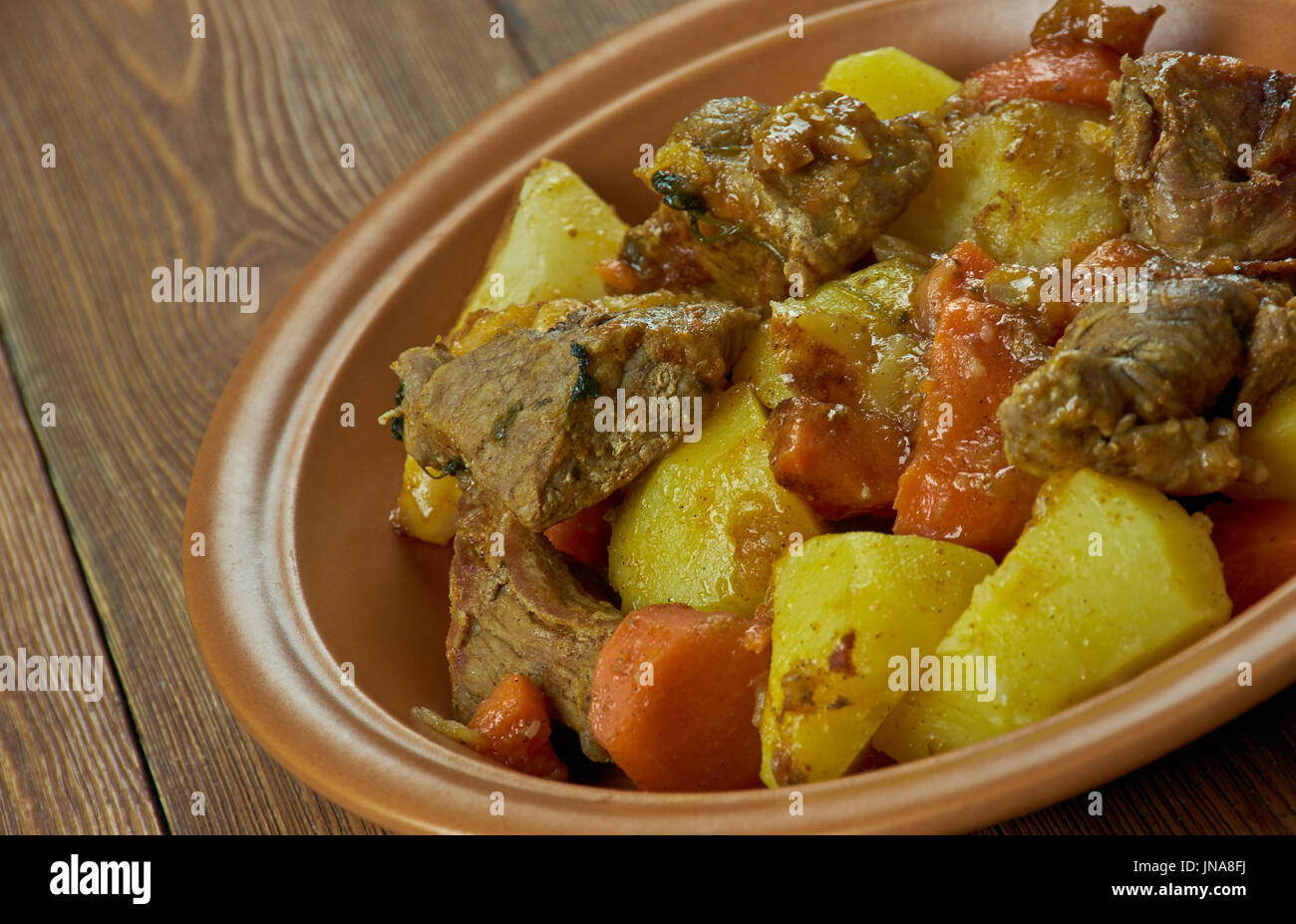 Tocana - Romanian stew prepared with tomato, garlic and sweet paprika ...