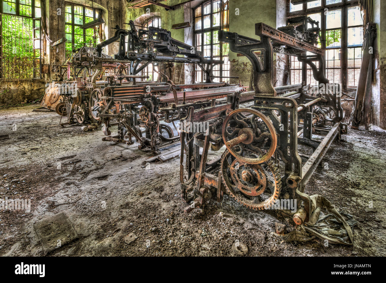 Abandoned factory interior machines hi-res stock photography and images ...