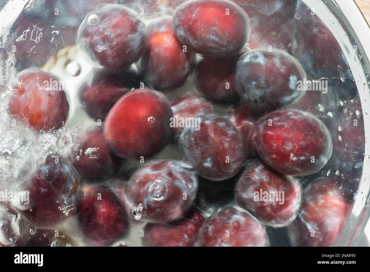Fruit washing hi-res stock photography and images - Alamy