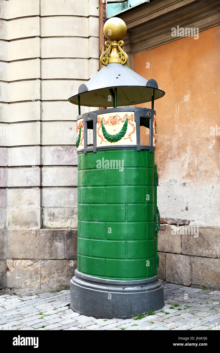 Old urinal hi-res stock photography and images - Alamy