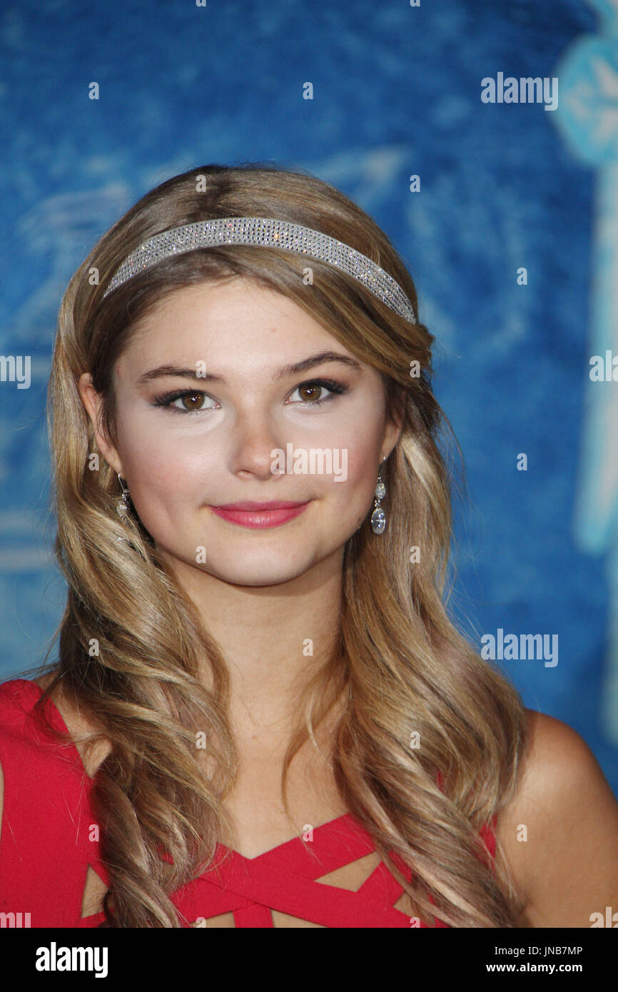 Stefanie Scott 11/19/2013 "Frozen" Premiere held at El Capitan Theatre ...