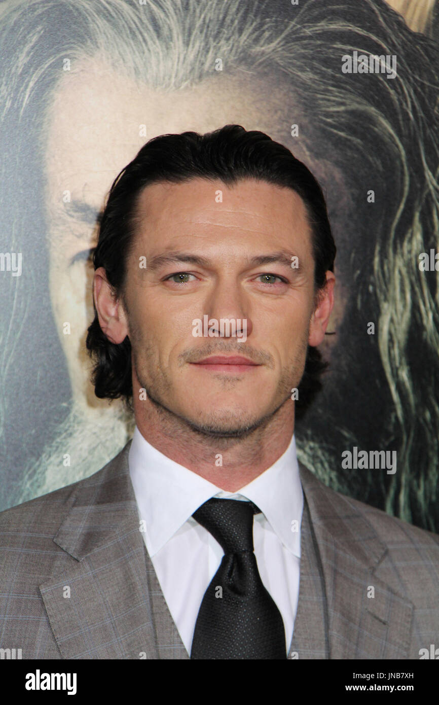 Luke Evans 12/02/2013 Los Angeles Premiere of "The Hobbit: The ...