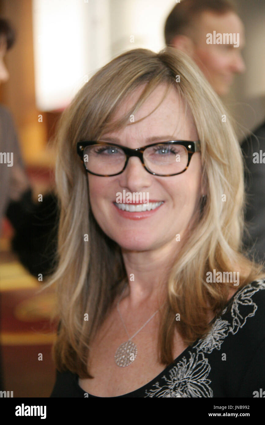 Annie DeYoung 02/17/2013 2013 Writers Guild Awards held at JW Marriott ...