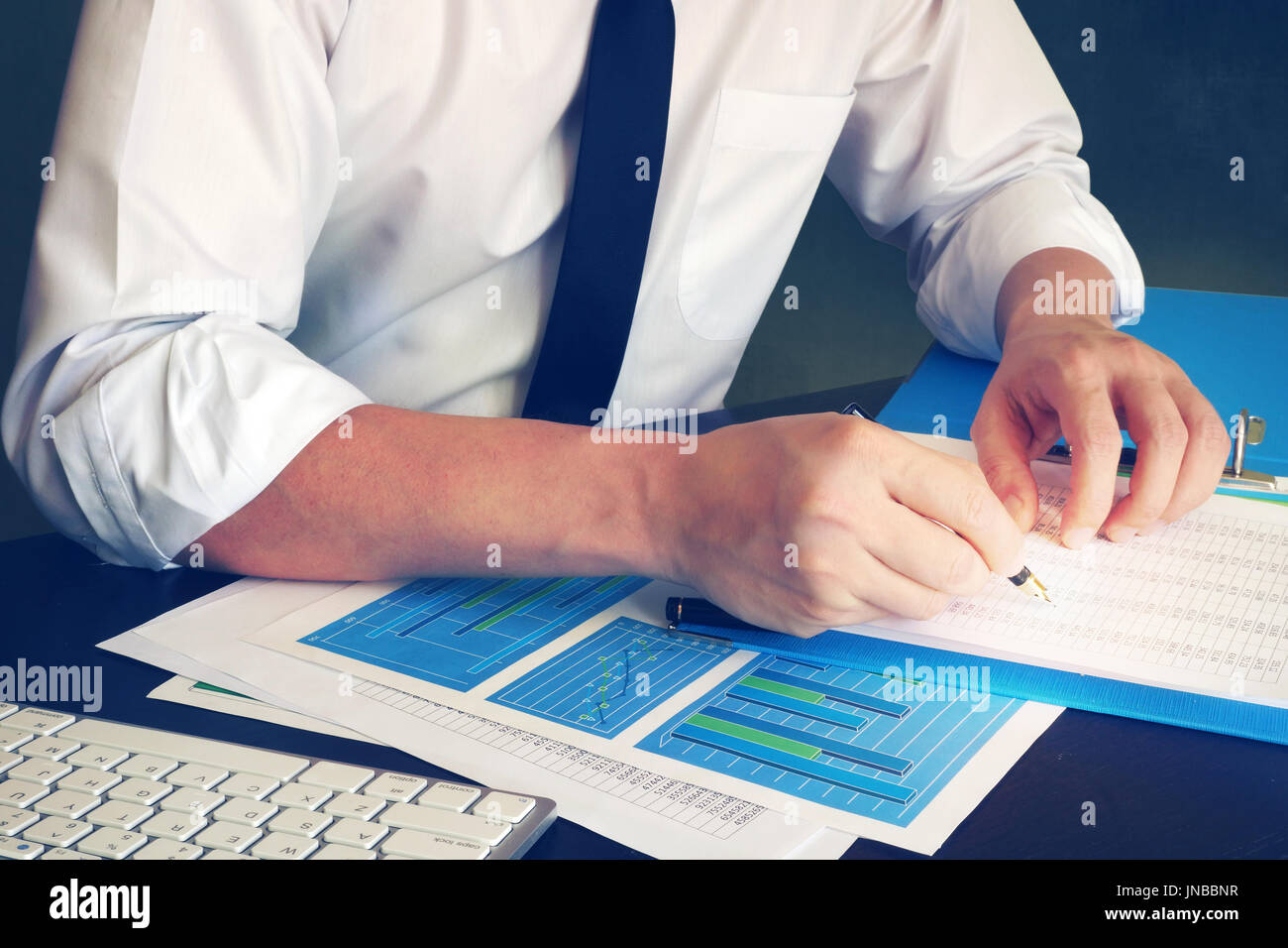 Finance manager hi-res stock photography and images - Alamy