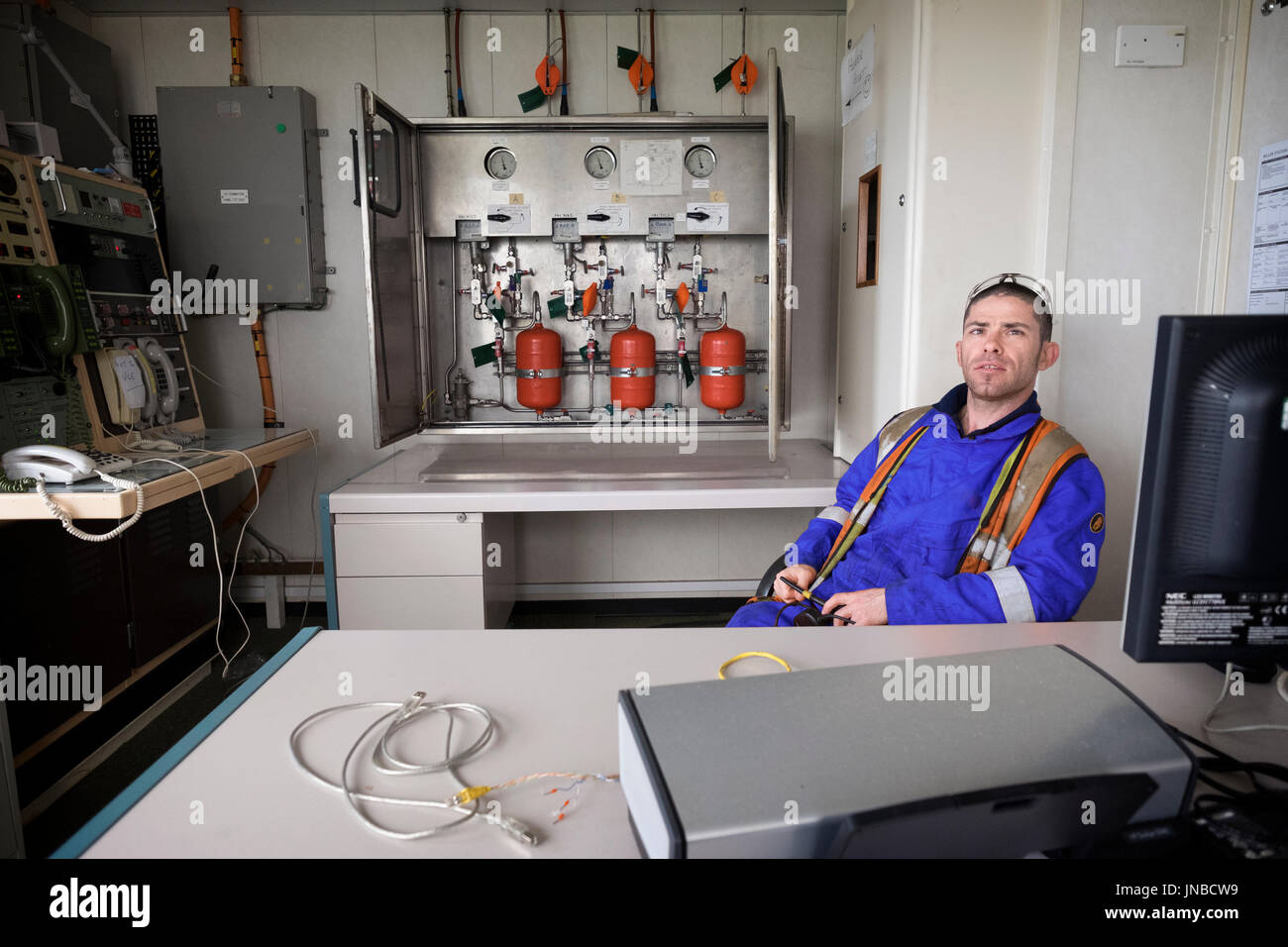 Control room oil rig hi-res stock photography and images - Alamy