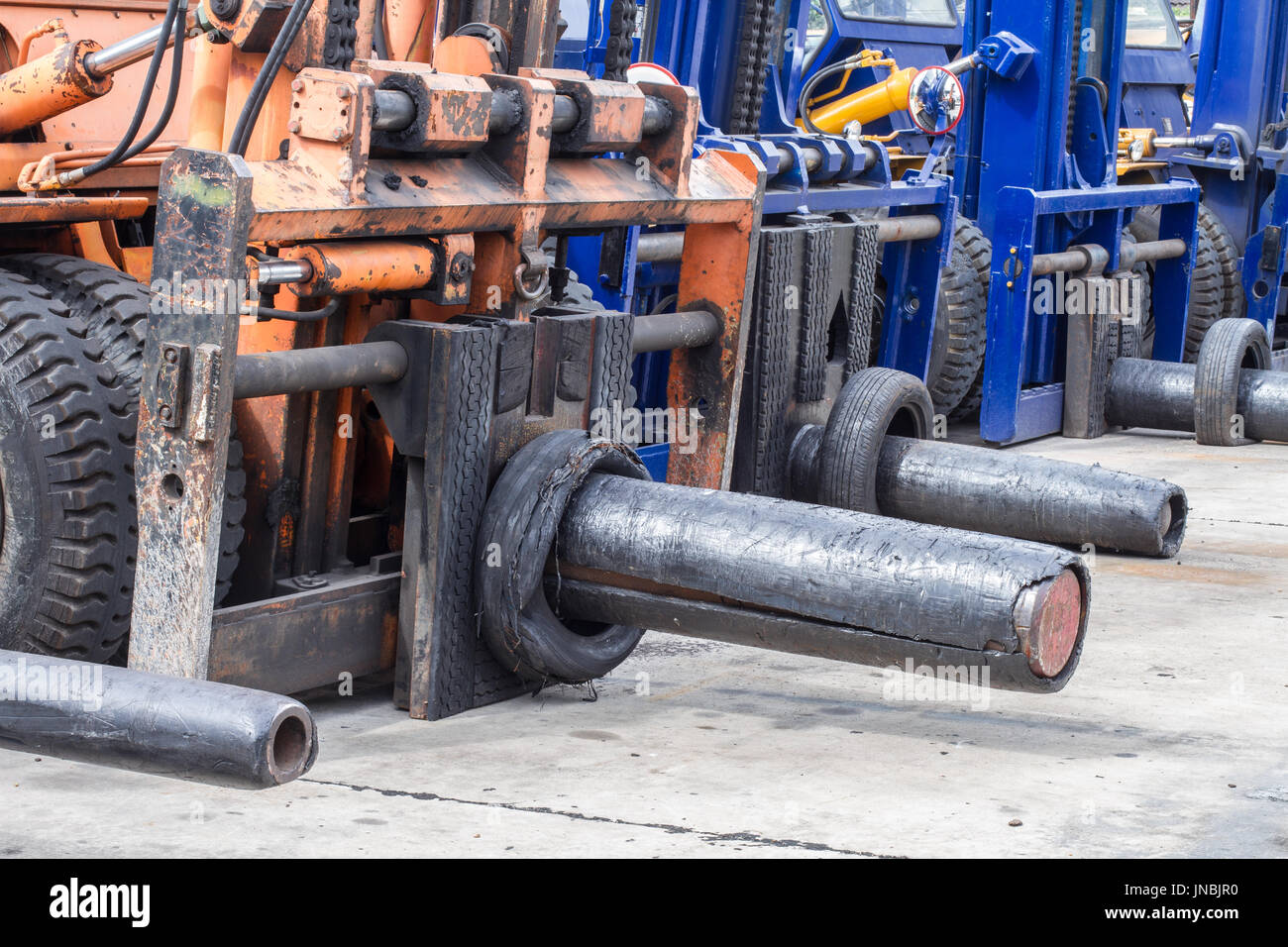 Fork lift truck damage hi-res stock photography and images - Alamy