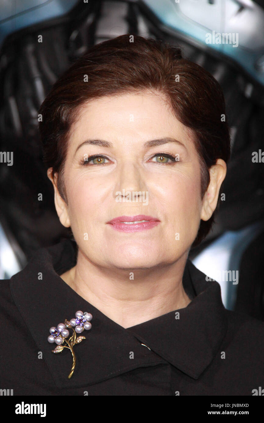 Shannon Hile 02/10/2014 "Robocop" Premiere held at the TCL Chinese ...