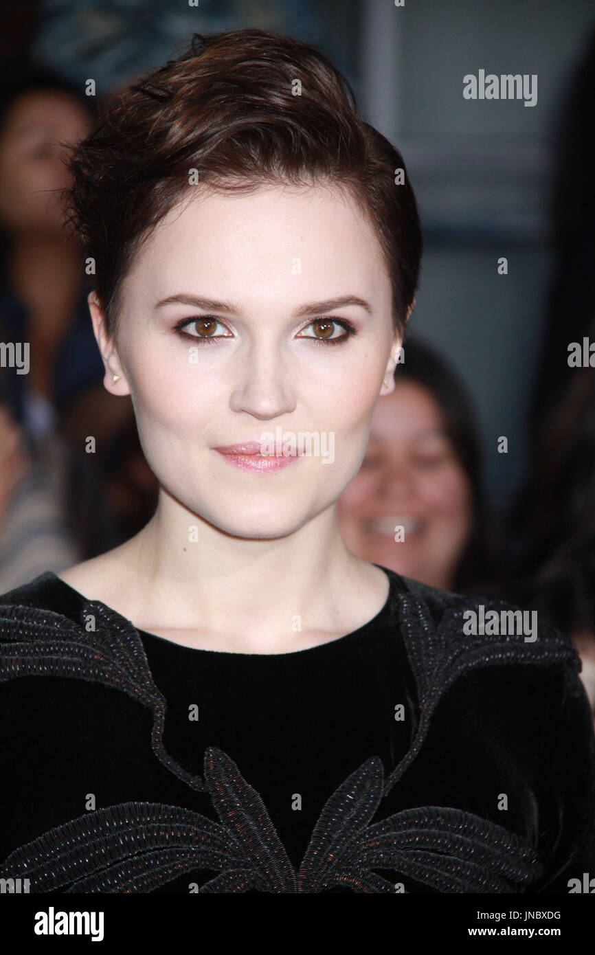 Veronica Roth 03/18/2014 The World Premiere of "Divergent" held at The ...