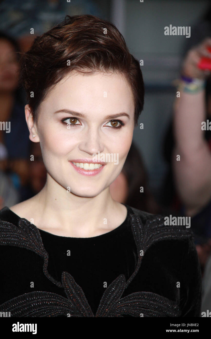 Veronica Roth 03/18/2014 The World Premiere of "Divergent" held at The ...