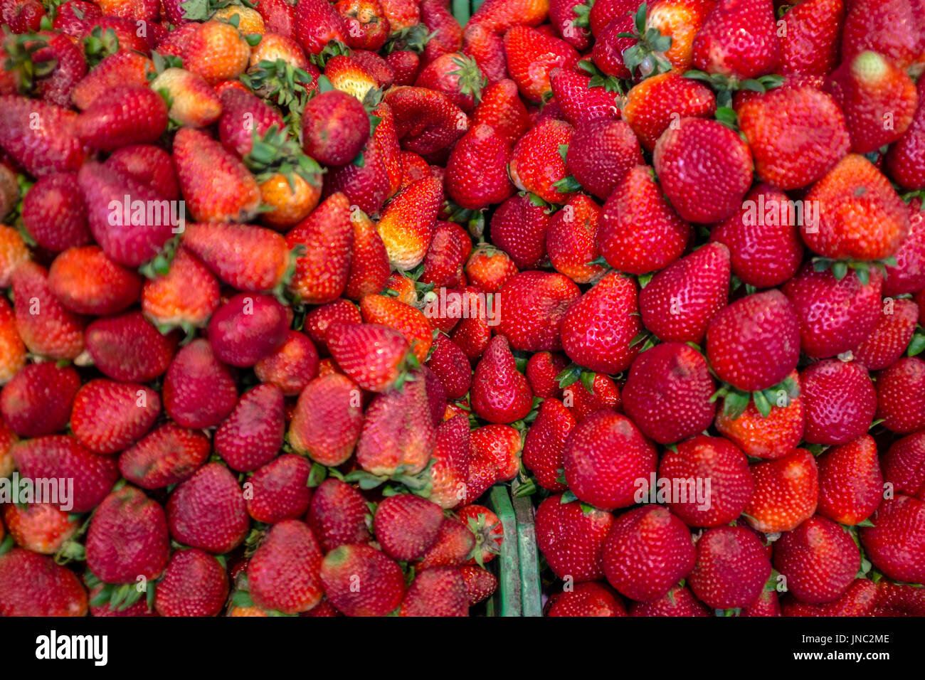 Strawberries texture hi-res stock photography and images - Alamy