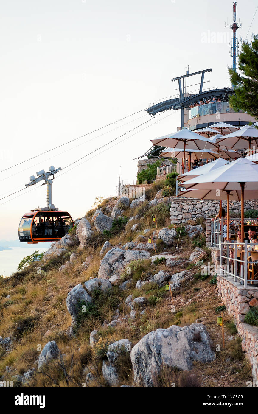 Open ropeway cabin hi-res stock photography and images - Alamy