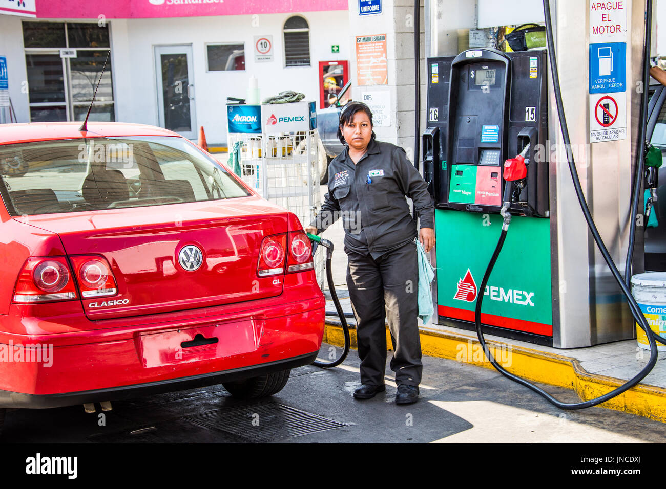 Gas station mexico hi-res stock photography and images - Alamy