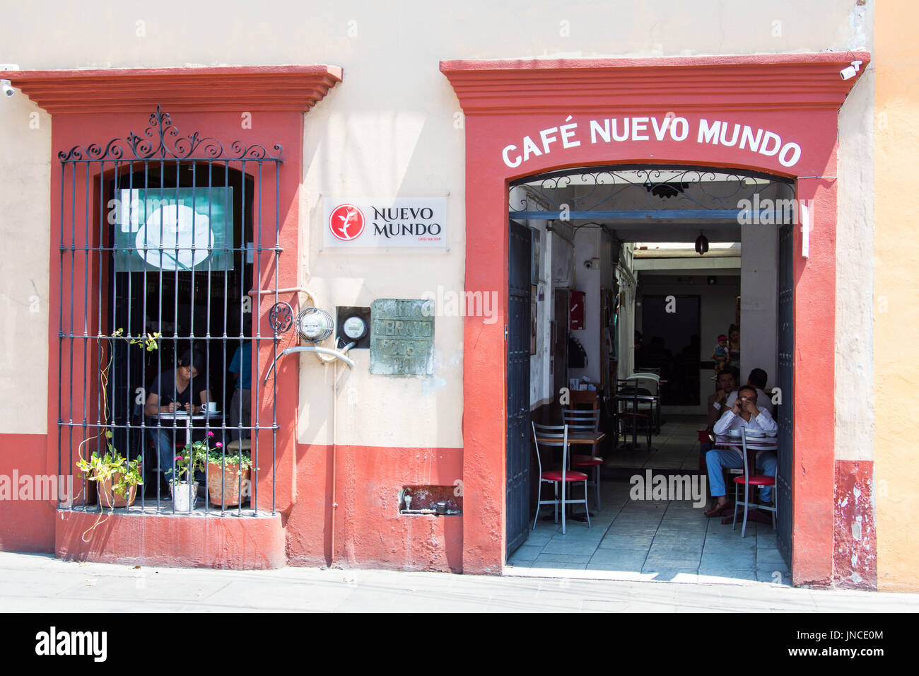 Cafe nuevo mundo hi-res stock photography and images - Alamy