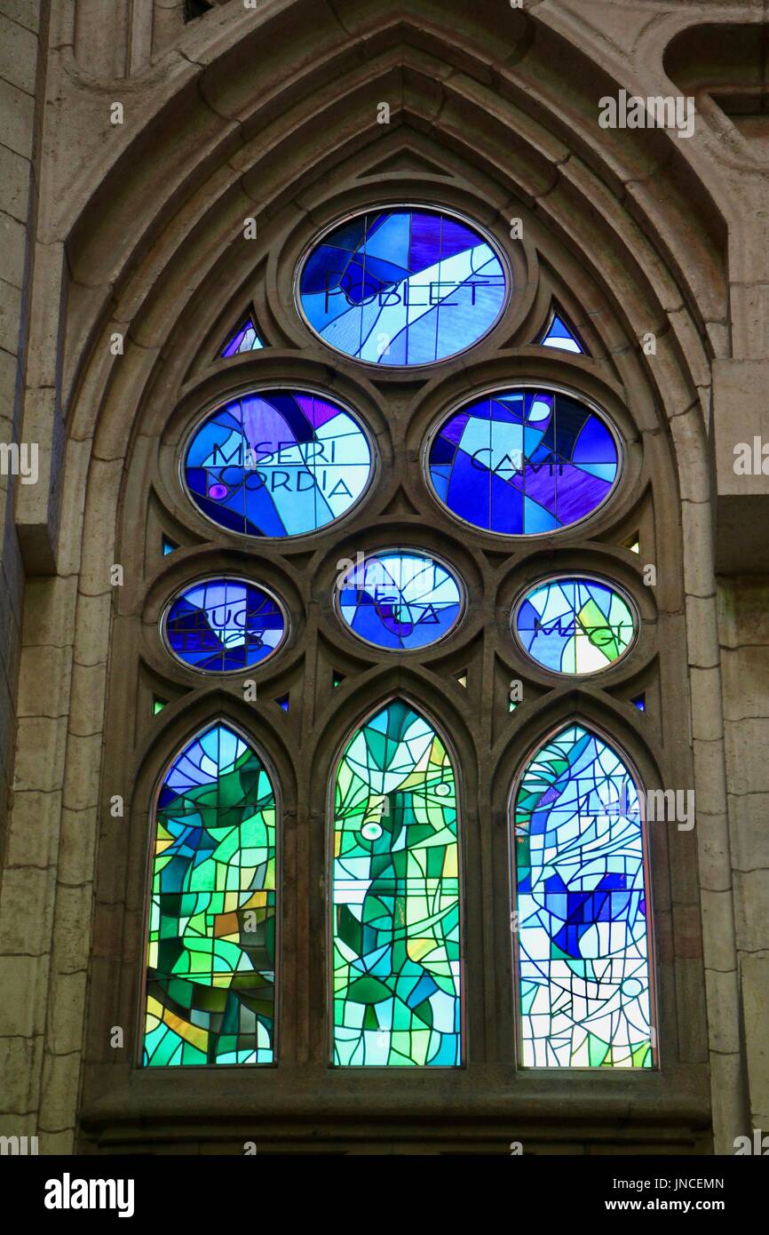 Beautiful stained glass in the Sagrada Familia basilica, Barcelona ...