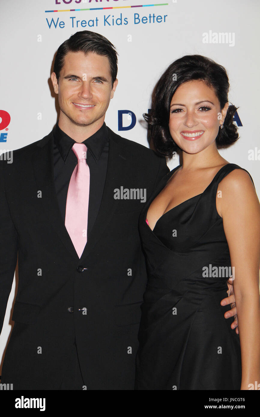 Robbie Amell, Italia Ricci 10/11/2014 Children's Hospital Los Angeles ...