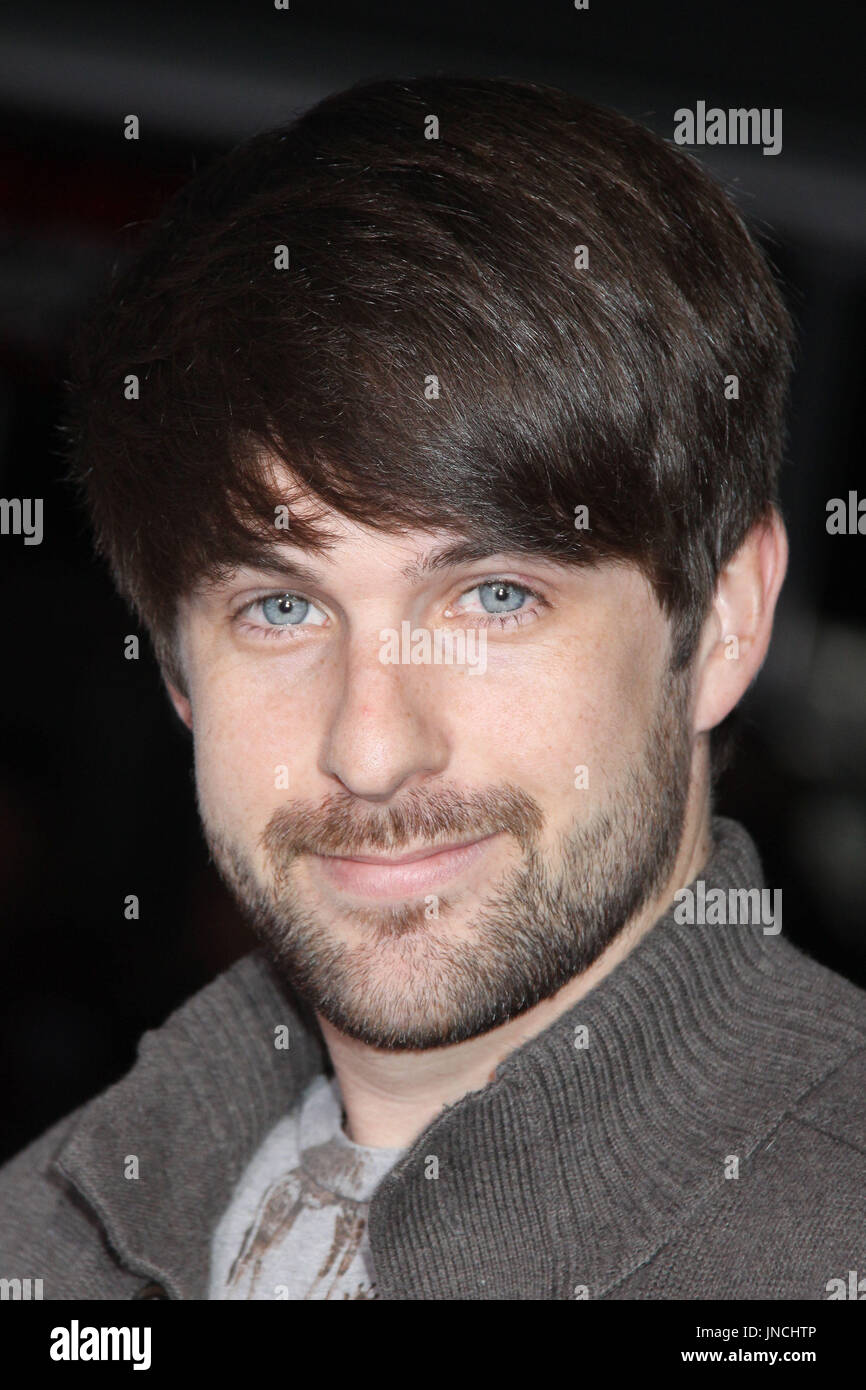 Ian Hecox 11/03/2014 "Dumb and Dumber To" Premiere held at the Regency ...