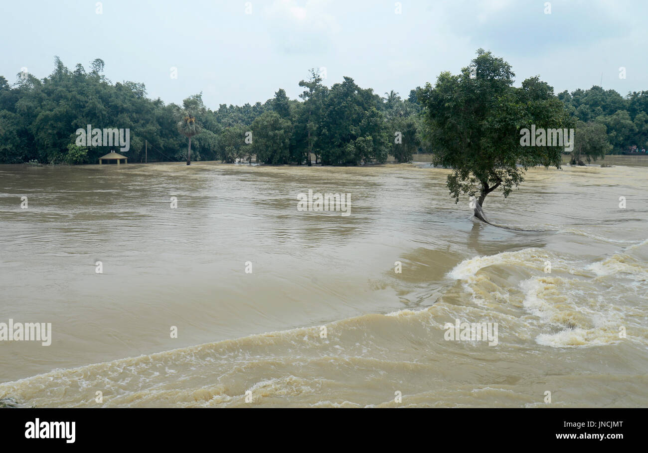 Ghatal, India. 29th July, 2017. River Shilabati broke the river dam and ...