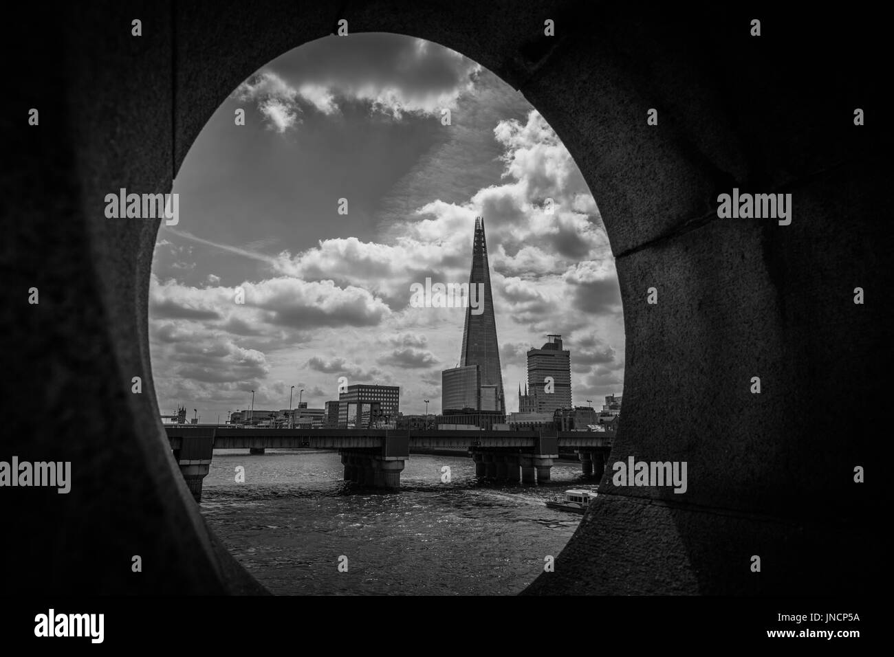 Shard tower bridge Black and White Stock Photos & Images - Alamy