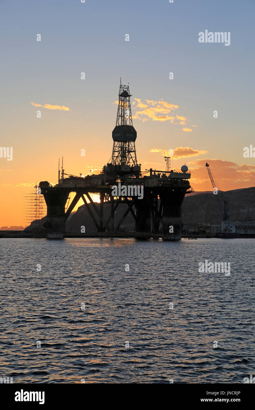 Oil rig repair hi-res stock photography and images - Alamy