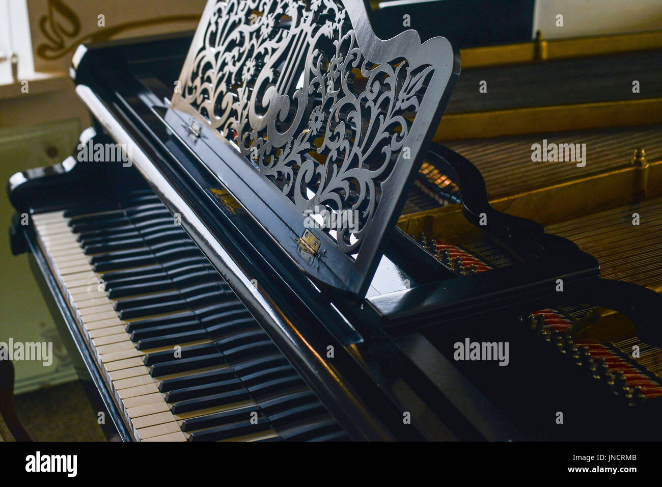Jazz piano vintage record hi-res stock photography and images - Alamy