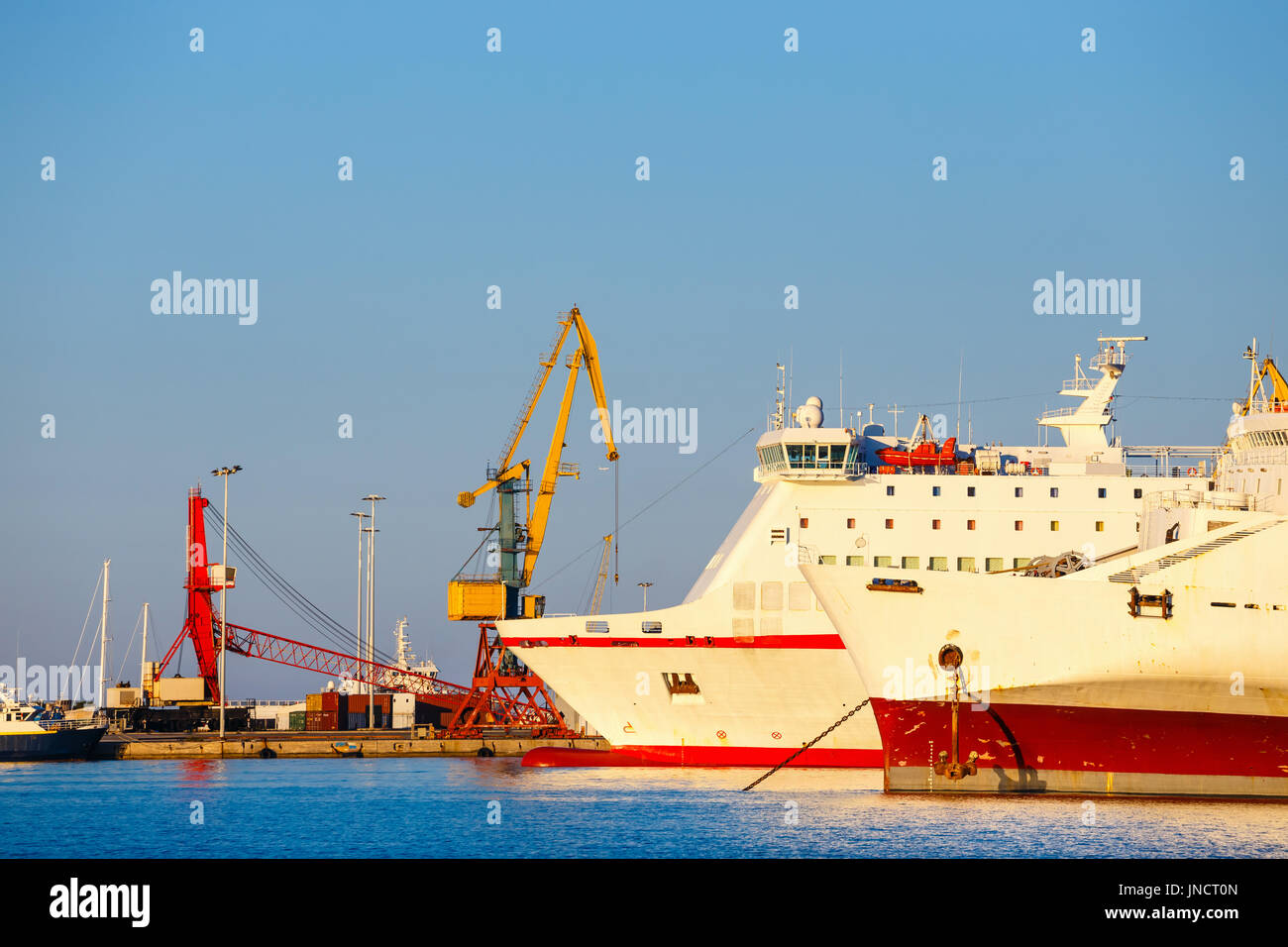 Heraklion port cargo hi-res stock photography and images - Alamy