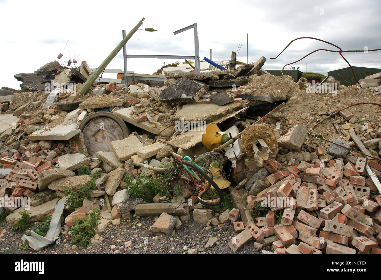 Pancake collapse hi-res stock photography and images - Alamy