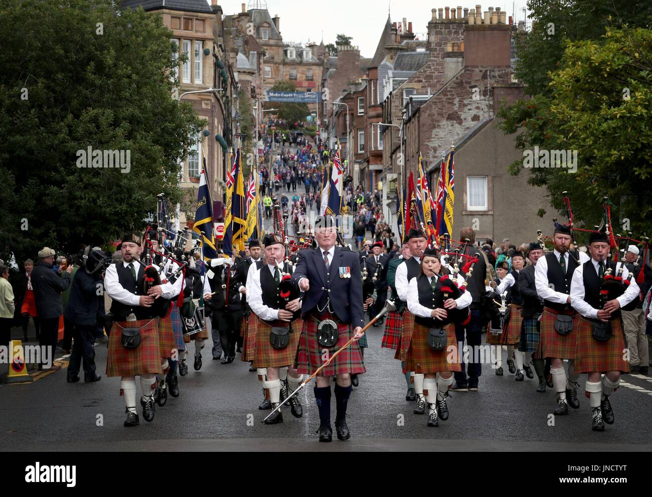 Veterans and serving soldiers from The Royal Regiment of Scotland Black ...