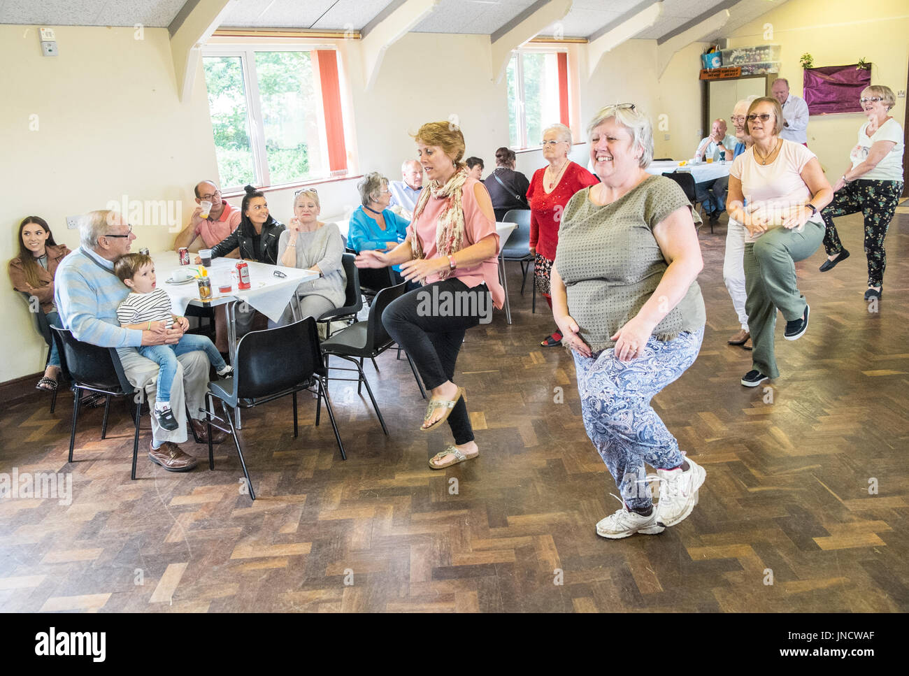 Zumba dance fitness class women hi-res stock photography and images - Alamy