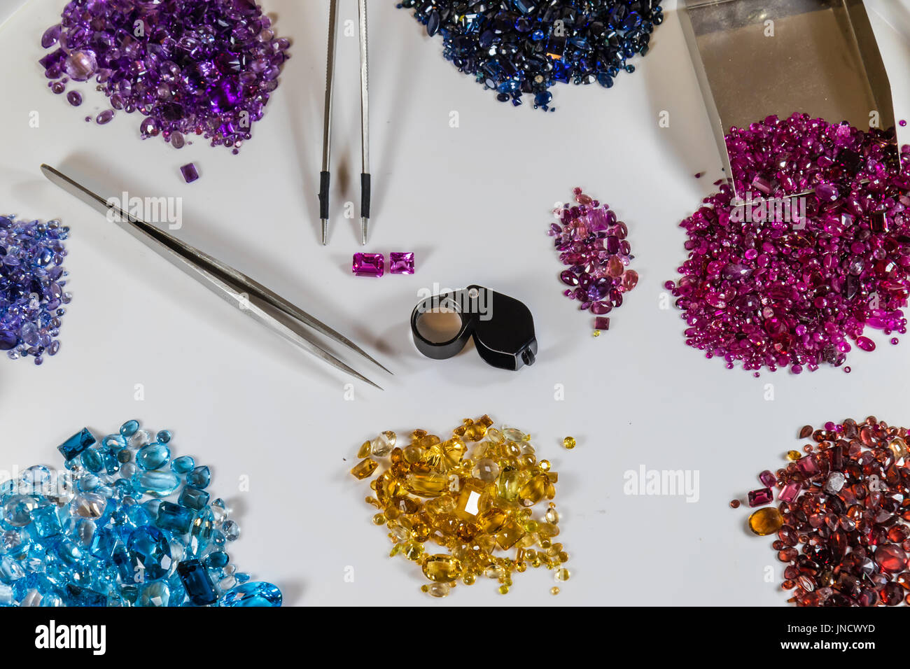 Ruby gem microscope hi-res stock photography and images - Alamy