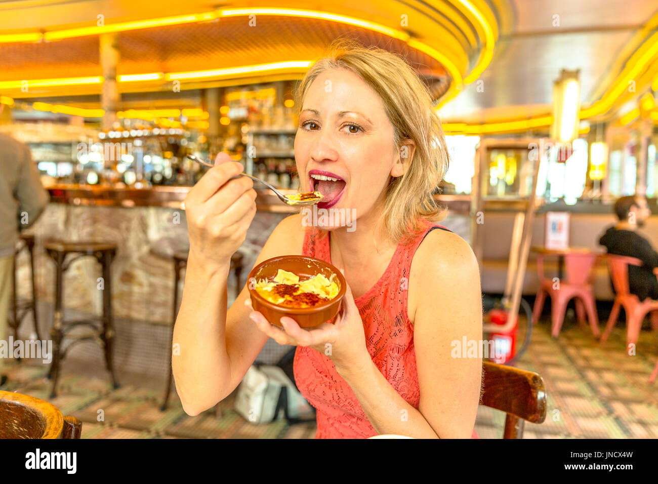 Paris cafe woman hi-res stock photography and images - Alamy