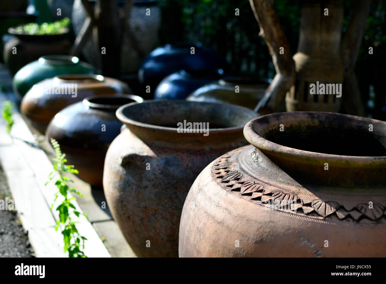 Classic pottery hi-res stock photography and images - Alamy