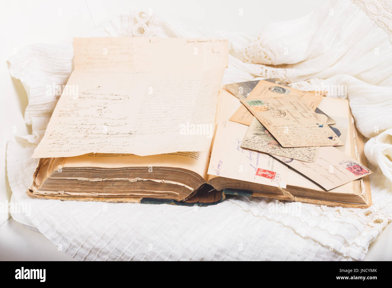 open empty vintage book Stock Photo - Alamy