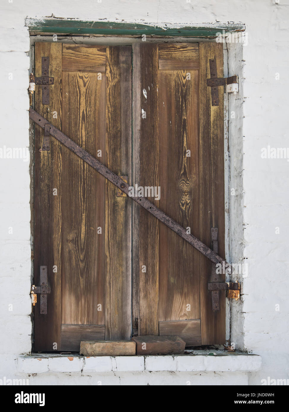 Rusted metal screen hi-res stock photography and images - Alamy